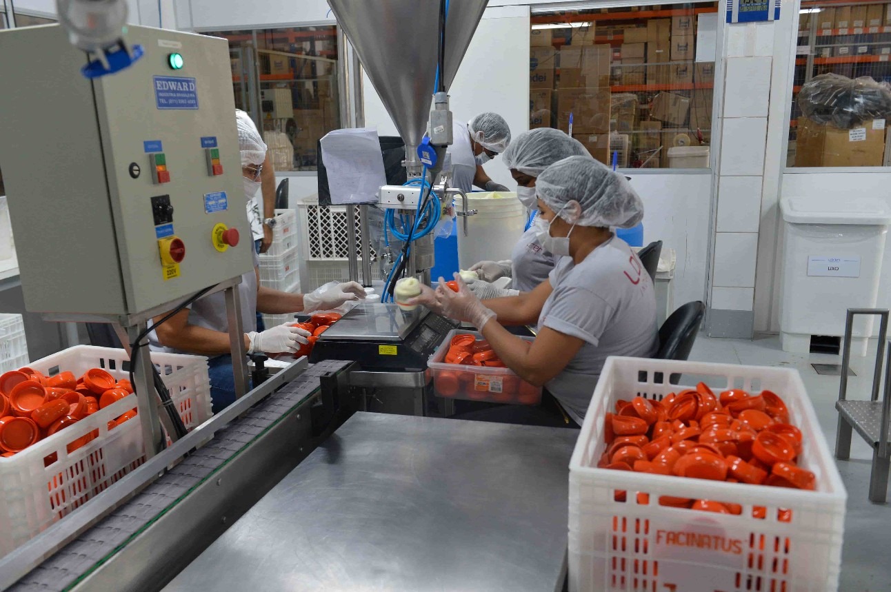 Indústria de Transformação: CNI Revela Futuro Promissor - Armário Plástico